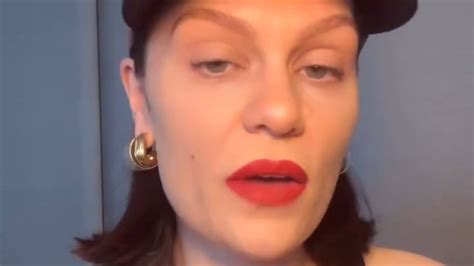 Jessie J Ho Un Cancro Al Seno Il Difforme