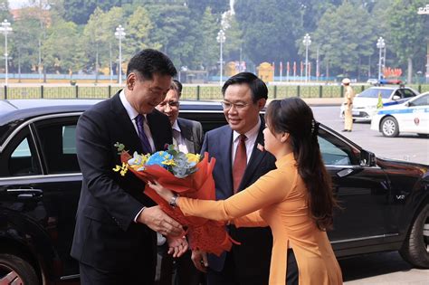 Ерөнхийлөгч У Хүрэлсүхэд БНСВУ ын Үндэсний Ассамблейн дарга Выөнг Динь Хүэ бараалхлаа