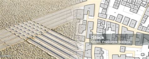 시각 장애인을 위한 시각 장애인을 위한 양각 촉각 참조가 있는 보행자 구역의 촉각 석재 타일로 만든 새로운 촉각 포장 상상의 도시 지도가 있는 개념 0명에 대한 스톡 사진