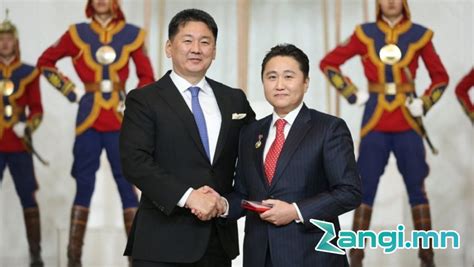 Zangi Mn Хөгжмийн зохиолч Б Чинбат урлагийн гавьяат зүтгэлтэн цол тэмдгээ гардан авлаа