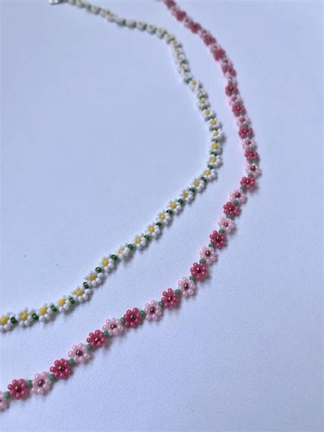 Чокер из бисера с ромашками — цена 90 грн в каталоге Чокеры Купить аксессуары по доступной цене