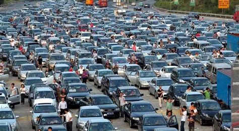 国庆出行，我怎么总是堵在路上？道路