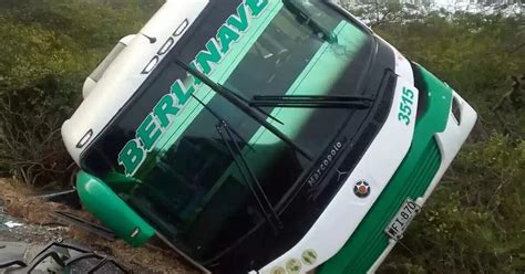 حادث حافلة سياحية في عبر سييناغا بارانكويلا يترك 22 جريحا على الأقل