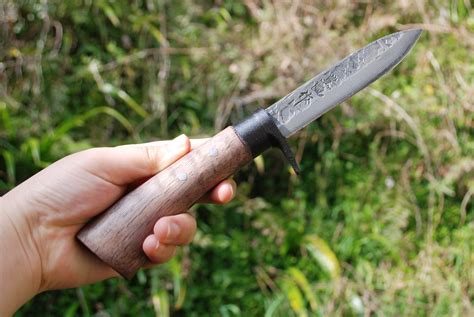土佐鍛 渓流刀105 DM15青2 ドロップ型 黒鉄ツバ 牛革ケースの通販は豊国トヨクニ