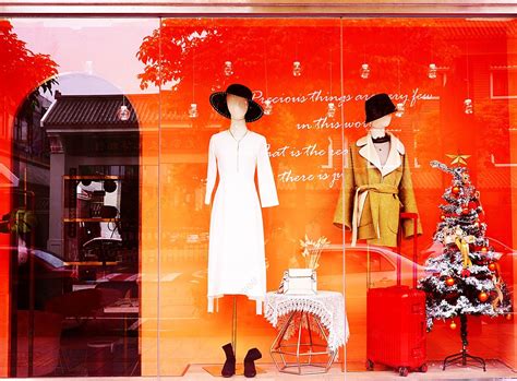 Casual Street View Beautiful Window Background Packing Diagram Display Styleow Clothes