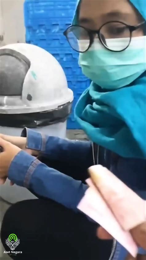 OPEN BO JILBAB KACAMATA