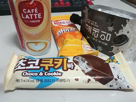 더울 때 시원한 커피음료와 아이스크림들