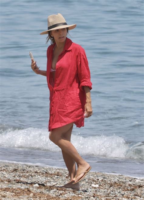 Eva Longoria S Red Hot Marbella Beach Style Celebmafia