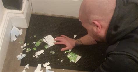 으악 내 티켓 맨유와 Efl컵 결승 티켓이 산산조각 범인은 개