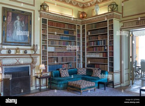 Maidstone Kent United Kingdom 20 August 2022 Library Room In Leeds Castle With Bookshelves