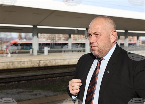 Влак със сглобяеми къщи замина за Турция от София Утро