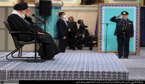 ارائه گزارش امیر سرتیپ خلبان، حمید واحدی فرمانده نیروی هوایی ارتش