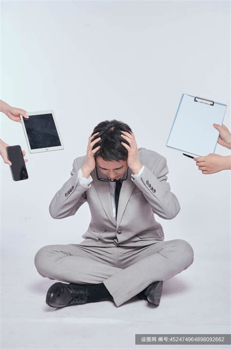 男性坐姿职场商务职业人员职场焦虑压力摄影图下载 编号452474964898092662 设图网