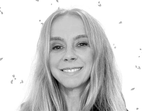 Ki Künstlerin Marina Ackar Zeigt Holistische Werke Im Sofitel Frankfurt