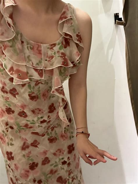 把花丛穿在身上 写真摄影 资源爱好者