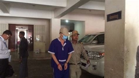 ផ្តន្ទាទោសមន្ត្រីនគរបាលសក្ក័១ បាញ់សម្លាប់មេភូមិទួលស្វាយព្រៃ១ ដាក់ពន្ធនាគារ១០ឆ្នាំ