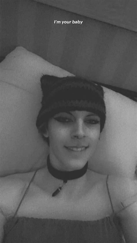 21 Mtf In Desperate Need Of Transnon Binary Friends Pls Hmu ʕ•ᴥ•ʔ