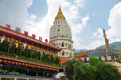 Exploring Kek Lok Si Temple Penang Global Gallivanting Travel Blog