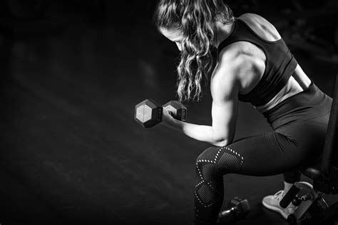 Potenza E Precisione Esercizi Spalle Con Manubri Per Risultati Straordinari Team Workout