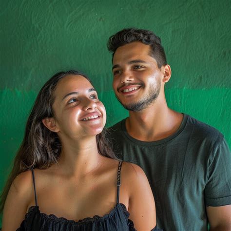 Imágenes De Pareja Joven Latina Descarga Gratuita En Freepik
