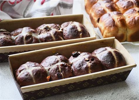 Chocolate Hot Cross Buns Gayathris Cook Spot
