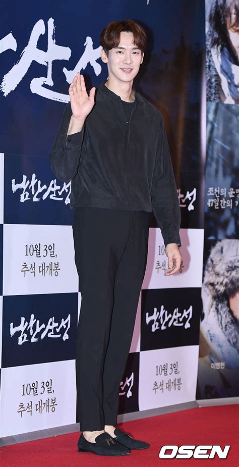 [사진]유연석 깔끔한 올 블랙 패션