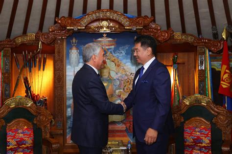 Ерөнхийлөгч У Хүрэлсүхэд ОХУ ын Төрийн Думын дарга бараалхав