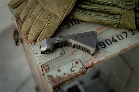 Olight Sigurd Angled Grip Light Wellbots