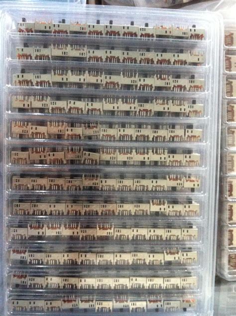 Ss 12e07生产定制spdt超小型拉丝黄铜拨动灯拨动开关3针单极塑料滑轨 Buy 迷你滑动开关4位置滑动开关滑动门开关滑动开关1p4t Spdt滑动开关defond滑动开关2a