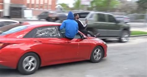 기아차 훔치는 틱톡 챌린지 따라 하다 충돌사고 美 10대 4명 숨져