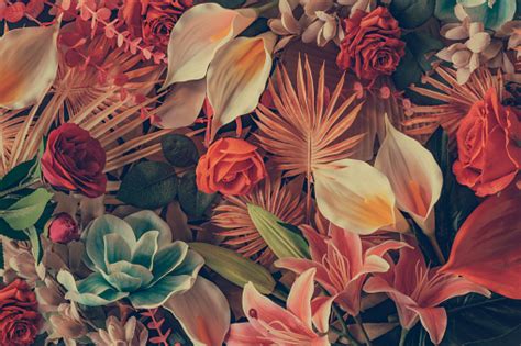 꽃과 잎으로 만든 창조적 인 패턴은 텍스트 트렌디 한 자연 장식 디자인을위한 다채로운 봄 꽃 배경 공간을 평정컨셉의 자연 꽃