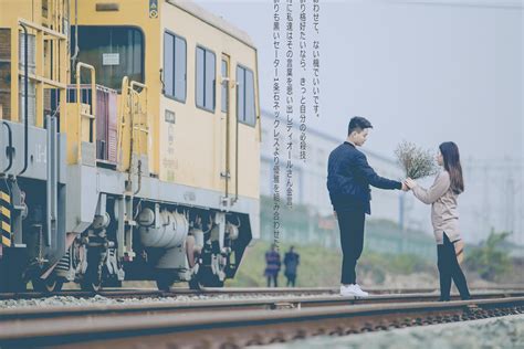 读睡诗歌 人山人海刚好遇见你