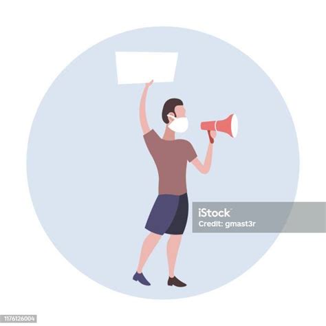 빈 표지판 배너 시위 개념 전체 길이와 공기 자연 오염 남성 운동가에 항의 빈 플래카드를 들고 라우드 스피커에 얼굴 마스크에