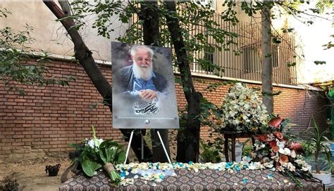 اولین عکس ها از قرار گرفتن پیکر هوشنگ ابتهاج زیر درخت ارغوان او به