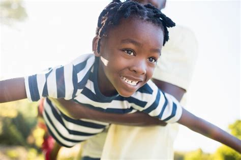 Familia Feliz Disfrutando Juntos Foto Premium