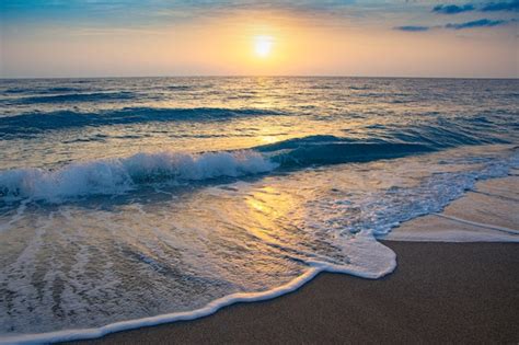Beautiful Sunset On The Sea Sandy Beach Premium Photo