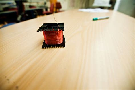 Цахилгаан хөдөлгөгч хүч гэж юу вэ