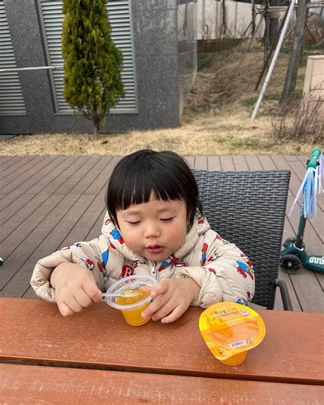 스왈리 🐻 협찬 하원하고 승현이가 좋아하는 떠먹는 푸딩 날씨가 많이 풀린거보면 이제봄인가봄 ㅋㅋ 우리 아들 젤리를 좋아해서요 😆😆 이왕이면 고단백 칼슘 식이섬유가