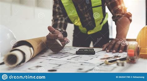 Professional Architect Designer Structural Engineer Team Colleagues Discussing Building Plan