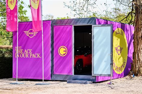 Bmw X Mini Roadshow Viewbox
