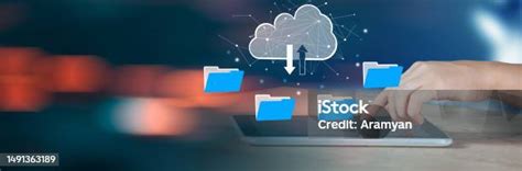 문서 전송을 위한 파일 전송 프로토콜 또는 Ftp 디지털 시스템 파일 수신기 및 컴퓨터 백업 복사본 클라우드 컴퓨팅 시스템 개념입니다 0명에 대한 스톡 사진 및 기타 이미지