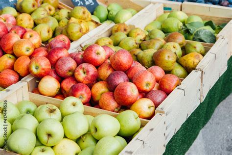Des Pommes Vendues Sur Un Marché Un étal De Pommes Des Pommes