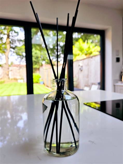 Extra Large Reed Diffuser 1 Litre In Clear Glass Bottle