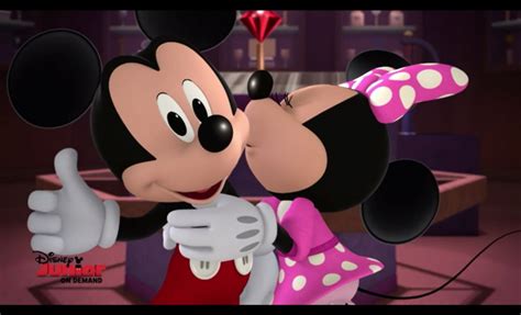 Mickey Mouse에 있는 Svenja Anders님의 핀
