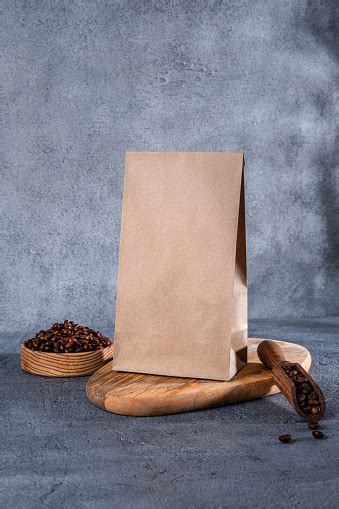 커피 아이덴티티 브랜딩 모형 커피 원두가 들어간 빈 갈색 공예 가방 로고 브랜드 스티커 라벨에 대한 패키지 모형 템플릿 상단보기 평평한 누워 0명에 대한 스톡 사진 및 기타