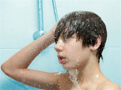 Mom Faces Backlash For Bathing With Pre Teen Sons She Tried To Explain Her Deed