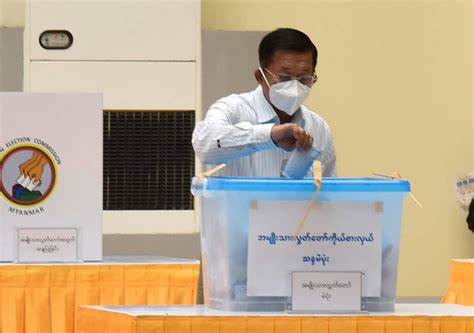 လက်နက်ကိုင်လမ်းစဉ်ကို စွန့်လွှတ်ပြီး နိုင်ငံရေးနည်းလမ်းဖြင့် ဖြေရှင်းကြရန် Pdf နှင့် Eao များကို