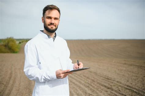 100 Geochemical Pictures