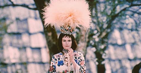 Білий птах з чорною ознакою Онлайн Кінотеатр «Титр