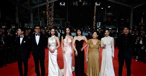 거미집 칸에서 12분 기립박수송강호x김지운 감독에 관객 환호 엑s 이슈